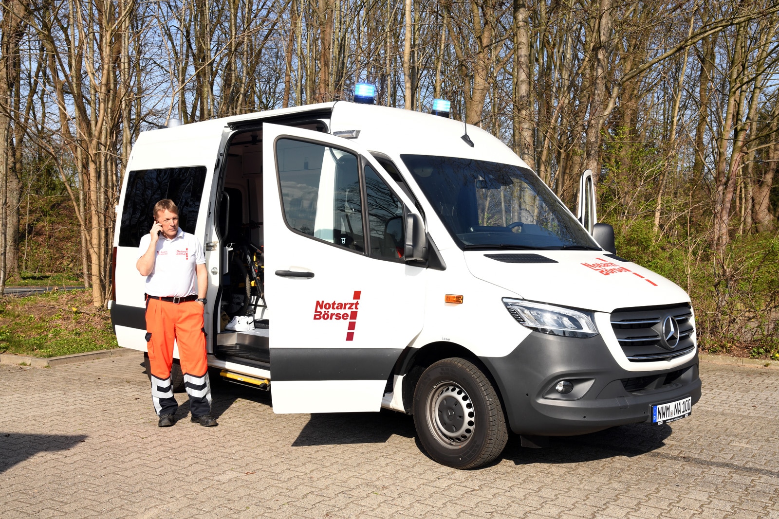 Extra-Bonus für die Teams - kompletter Notarztwagen begleitet die AvD ...